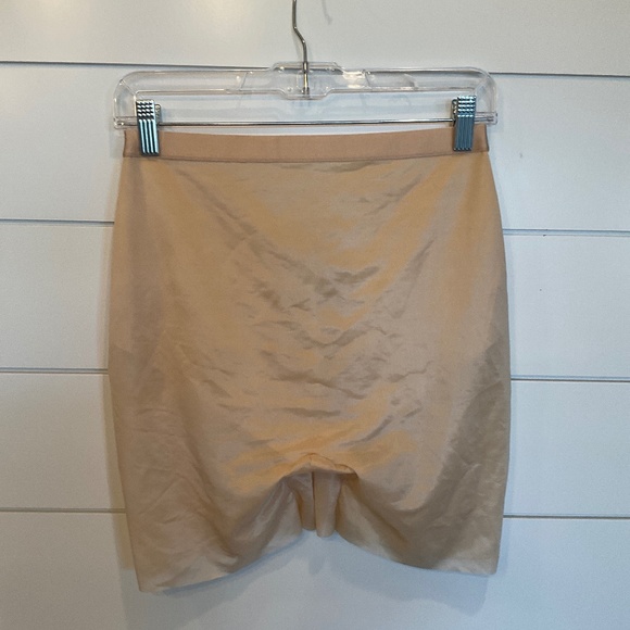 SKIMS | Intimates & Sleepwear | 545 Nwt Skims Sheer Sculpt Low Back ...